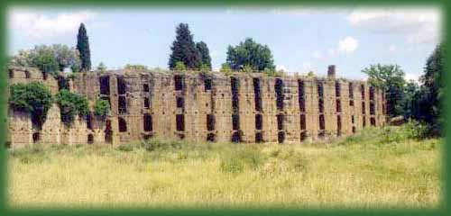 The Pecile and the Hundred Chambers