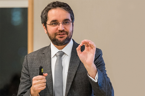 Dinca Research Lab - About Mircea Dinca