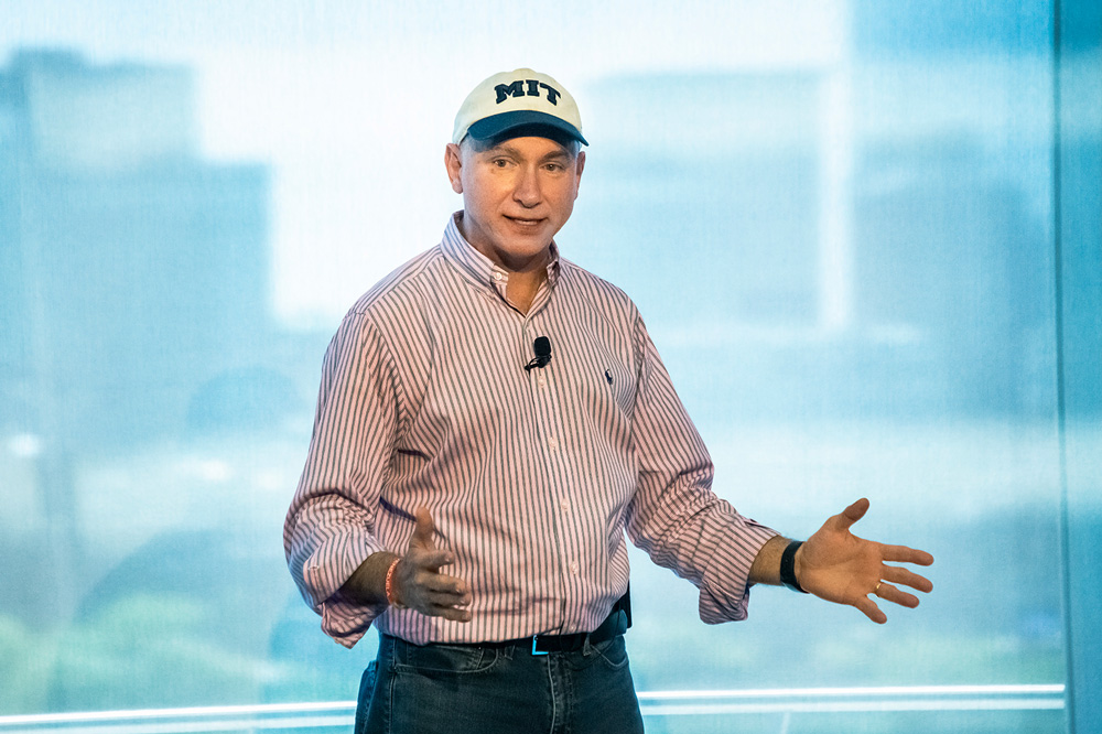 Spotlight: Evaluating corporate behavior | MIT - Massachusetts ...