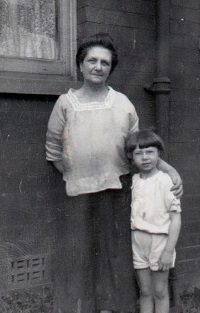 Descendants of William Hadfield